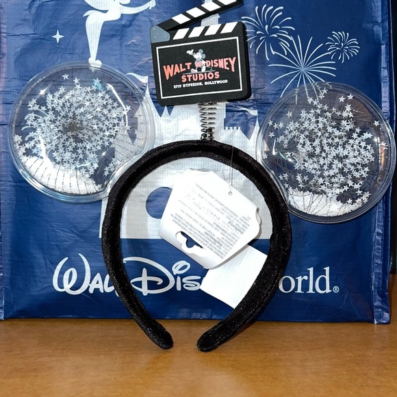 Disney | Accessories | Nwt Disney Parks Walt Disney Studios Confetti ...